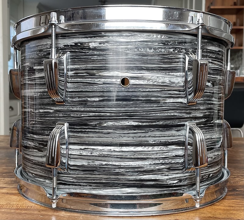 Vintage 1970 Ludwig Oyster Black Pearl No. 944 Classic 9x13" | Reverb