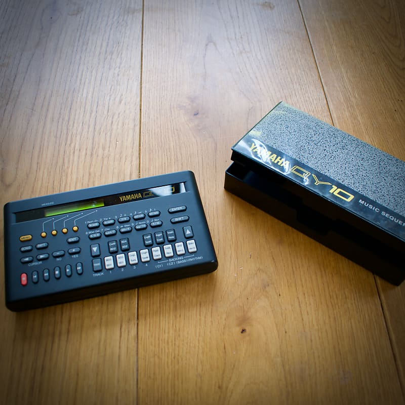 Yamaha QY10 1990s black | Reverb UK