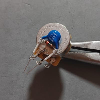 TREBLE BLEED "JS" Spec Clásico, 680pF Coated Ceramic | Reverb