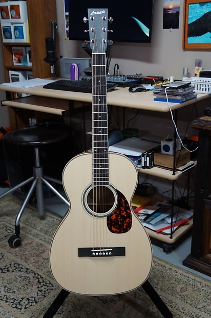 Larrivee Custom 00-40-FW Flamed Austrian Walnut with Moonwood | Reverb