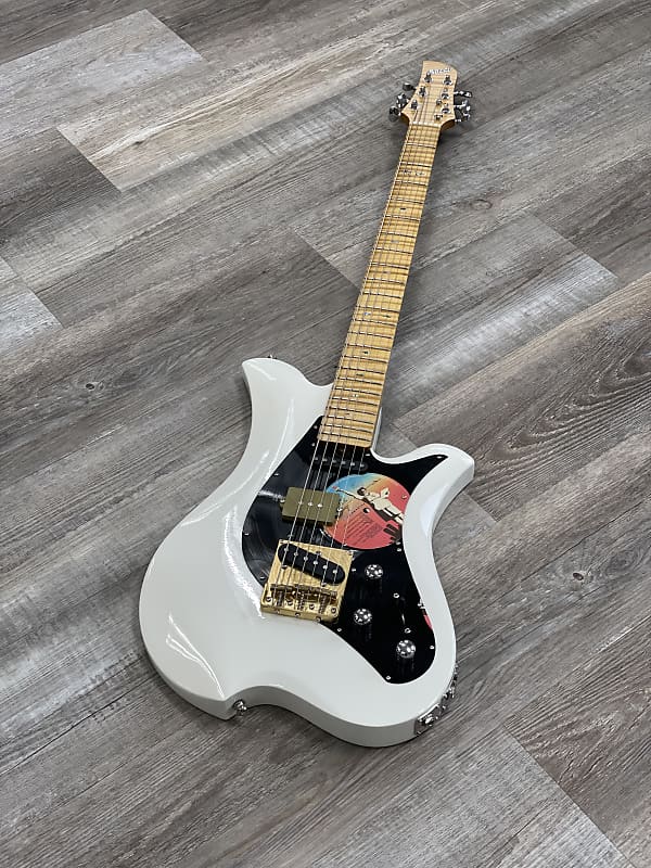 Bacci Leonardo Funk Machine Baritone Guitar Vintage White | Reverb