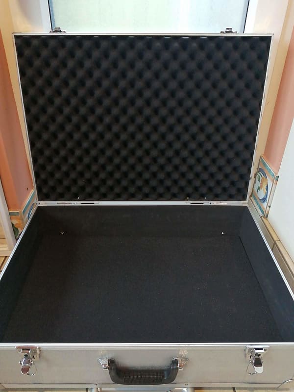 Aluminium flight case w/ rollers | Reverb UK