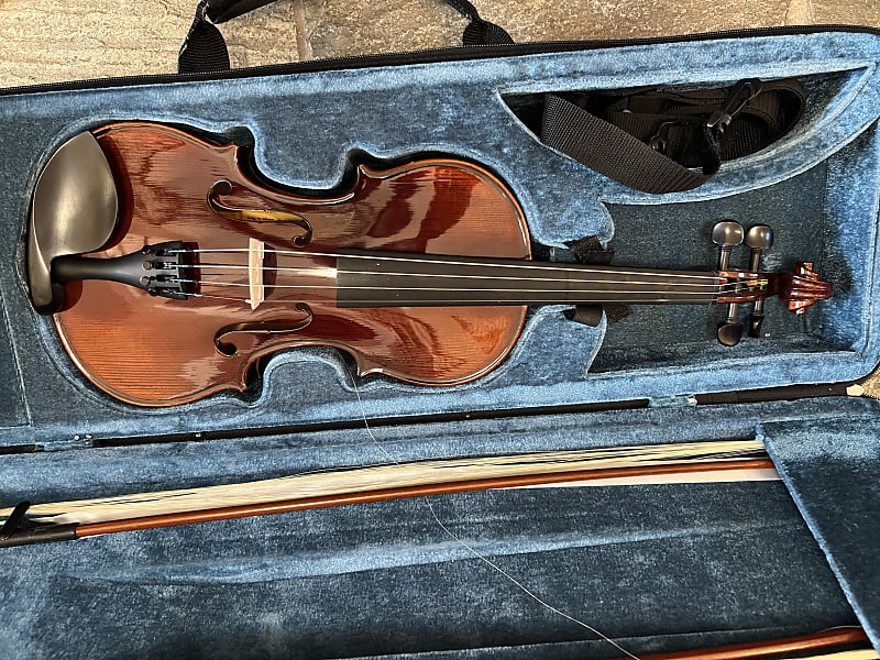 Violin, 4/4 size. with case and bow | Reverb