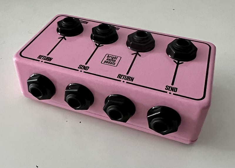 Bright Onion 4 input/output pedalboard patch bay - Pink | Reverb