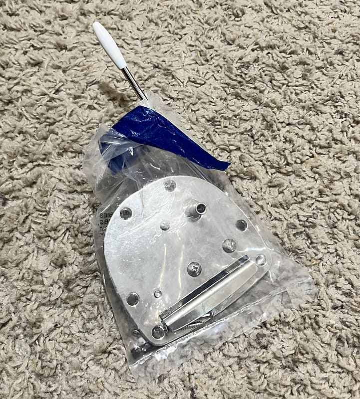 Squier Jaguar Jazzmaster Tremolo Vibrato unit with arm | Reverb