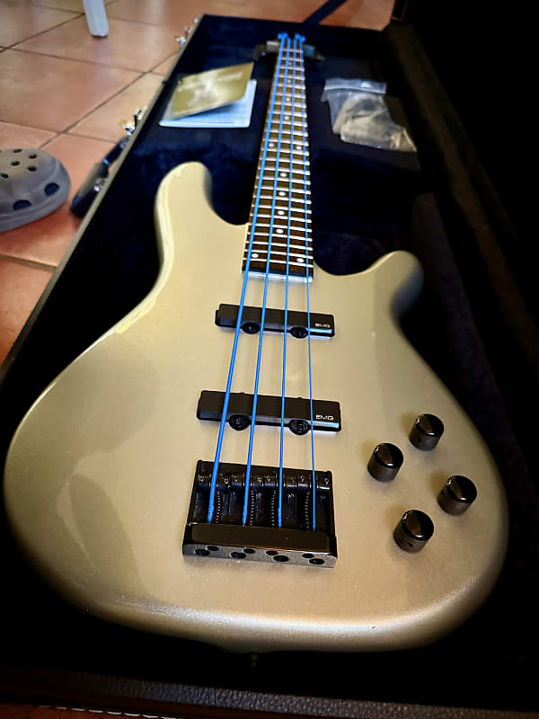 Fernendes Gravity Deluxe bass with USA EMG electronics | Reverb