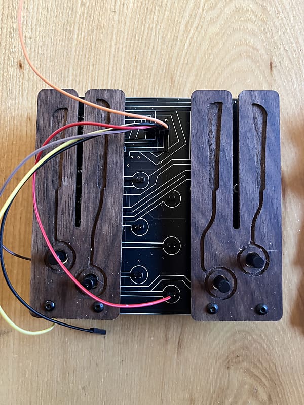 Ellitone Multi-Synth V2 - Brown | Reverb