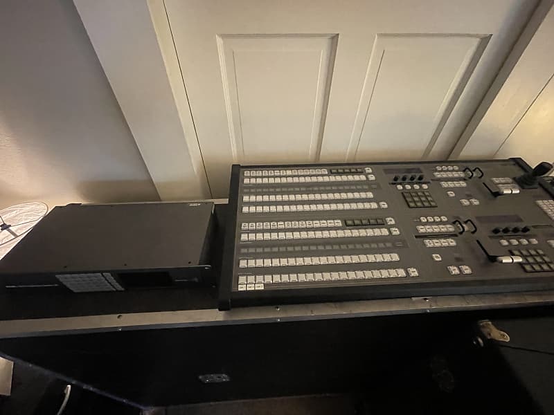 Blackmagic Design ATEM 2 M/E Production Studio 4K with | Reverb