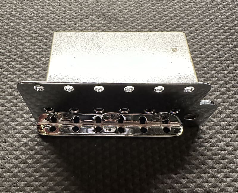 Fender Strat trem block with baseplate - chrome | Reverb