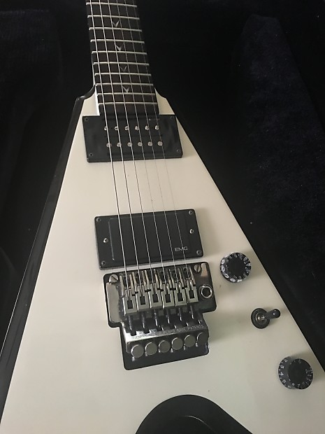 Dean Razorback V White with Black Bevels | Reverb