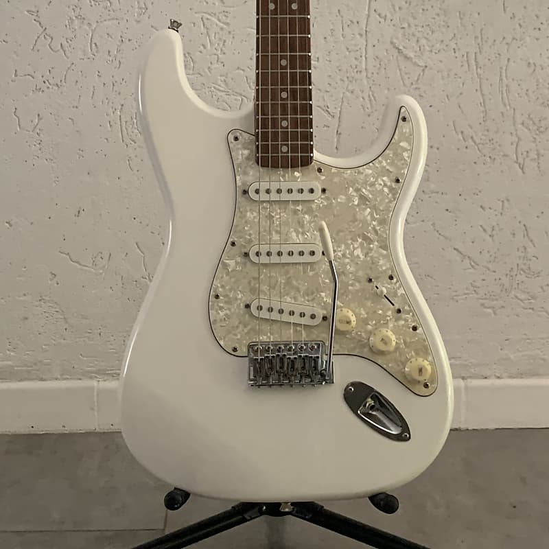 Fender Squier stratocaster | Reverb