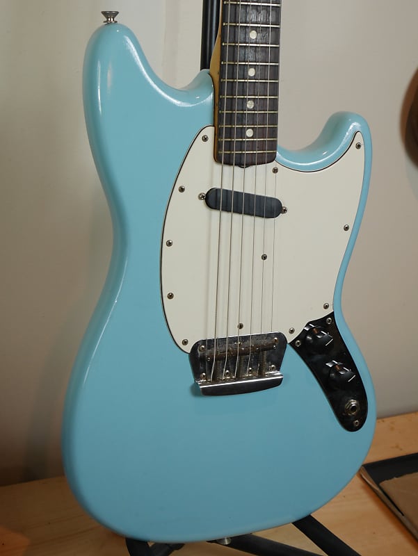 Fender Musicmaster 1975 Refinished Daphne Blue | Reverb