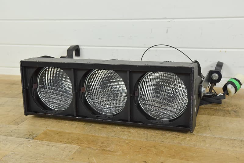 ETC Source Four MultiPAR-3 Three Cell MultiPAR Striplight | Reverb