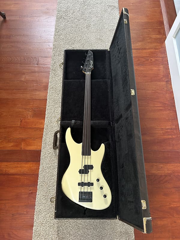 Guild Pilot 1988 - Ivory white | Reverb