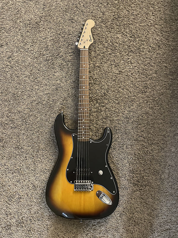 Squier Strat Bullet Series – Tom Delonge Specs | Reverb