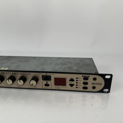 Zoom Studio 1204 Rackmount Reverb and Modulation Effects | Reverb UK