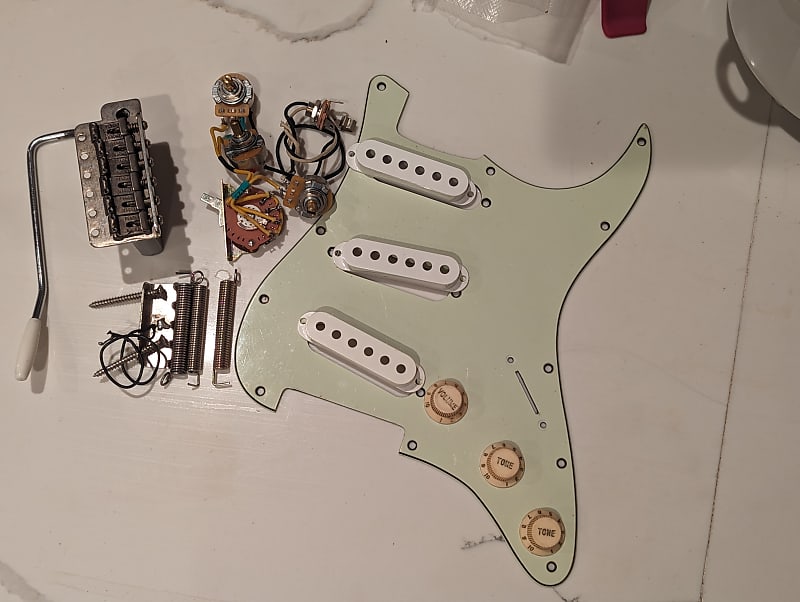 Fender 6-Saddle Hardtail Classic/Standard Series Tremolo, | Reverb