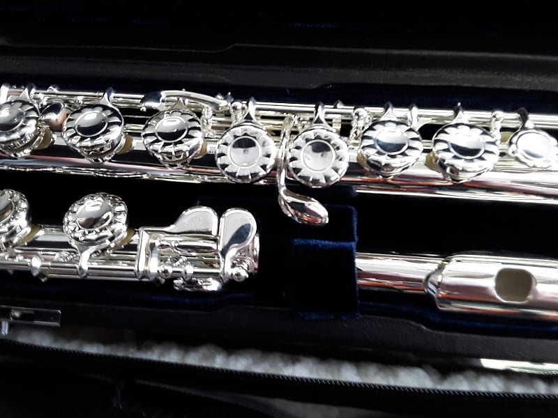 Chateau Flute with engraved keywork deluxe case | Reverb