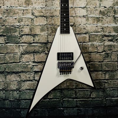 Jackson Custom Shop Rhoads Snow White Black Bevels | Reverb