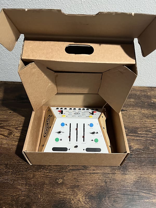 Dato DUO Synthesizer for Two 2020s - White with Light Wood | Reverb