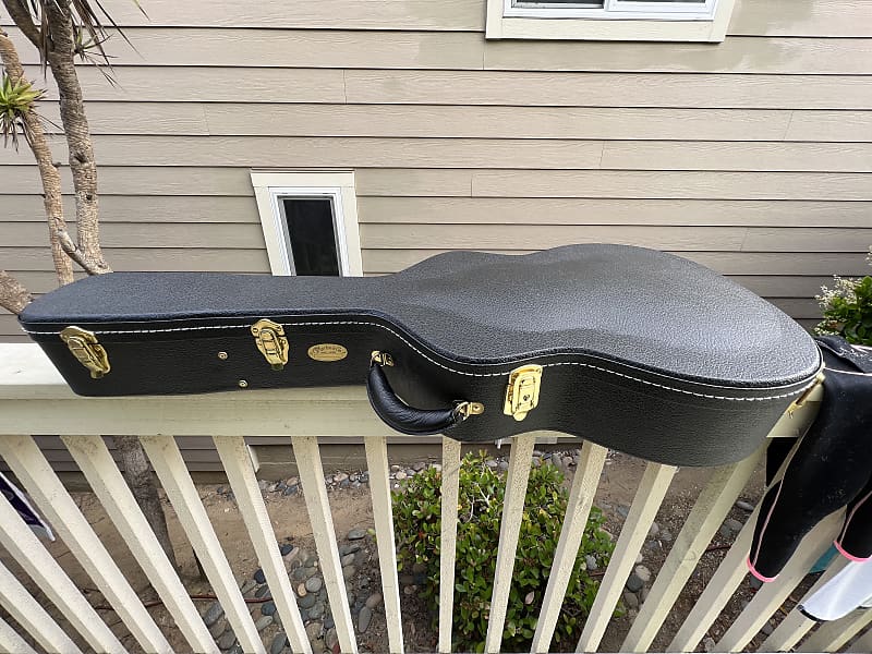 Martin 00 12 fret case | Reverb