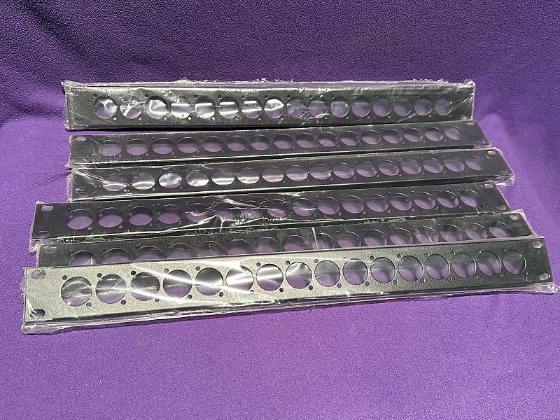 10 pieces 19" Rackpanels for 16x Neutrik D-Series | Reverb France