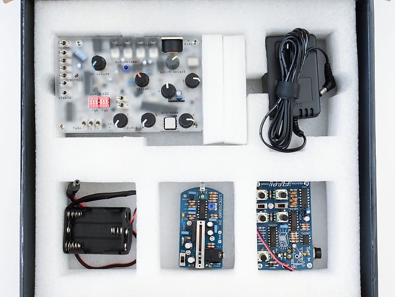 Sonic Mayhem Trio featuring a rare Gieskes HSS3jb built by | Reverb