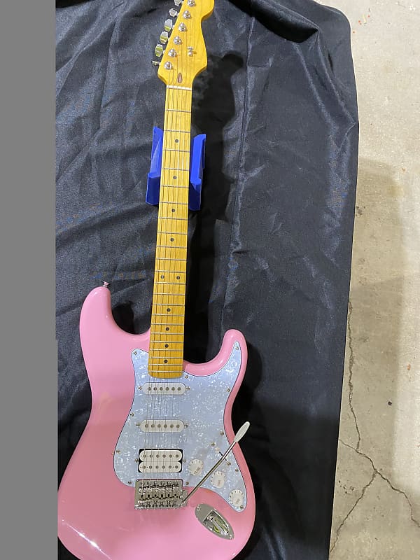 Strat Style 2020 - Pink | Reverb