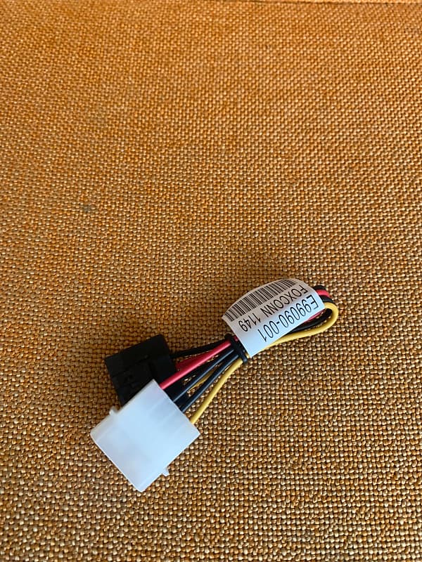 FOXCONN E99090-001 4-PIN MOLEX to SATA POWER ADAPTER CABLE | Reverb