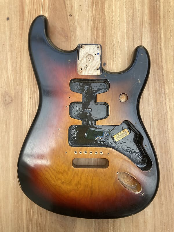FENDER Stratocaster Body - Deluxe Player - Sunburst - Relic | Reverb