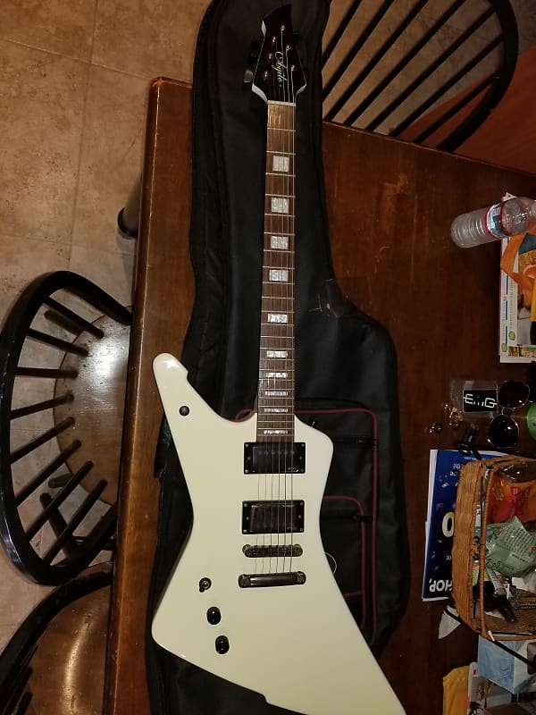 Left Handed Agile Ghost III White | Reverb