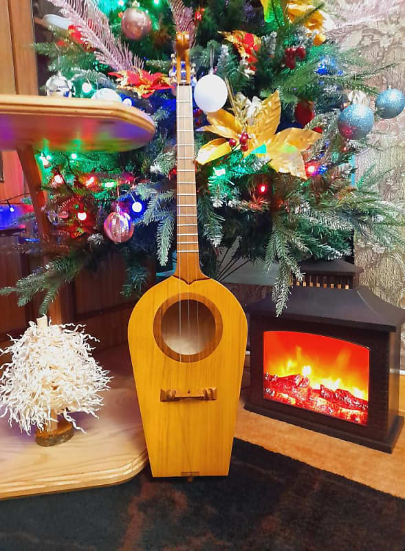 Georgian folk music instrument Panduri | String instrument | Reverb