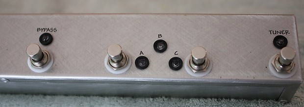 Loop Master- 3 Amps, ByPass, Tuner, 10 Loops | Reverb