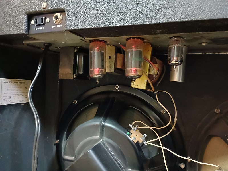 Alamo 2567 Futura Reverb - 1977 - black panel face - World | Reverb