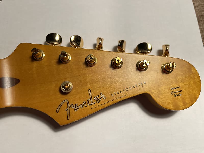 Gold Gotoh Vintage-style Tuning Heads & Round String Tree | Reverb