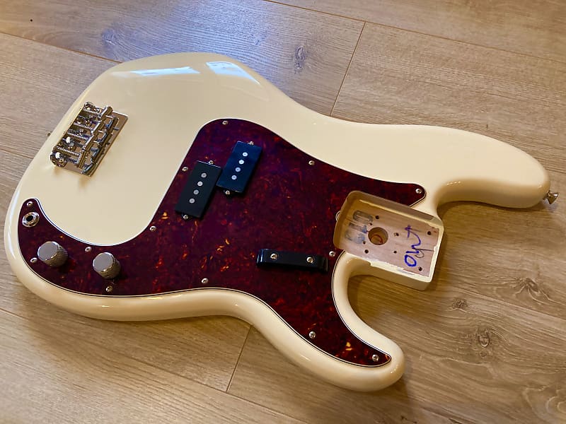 Fender Corps / body Précision bass 60s , vintera 2 2023 - | Reverb