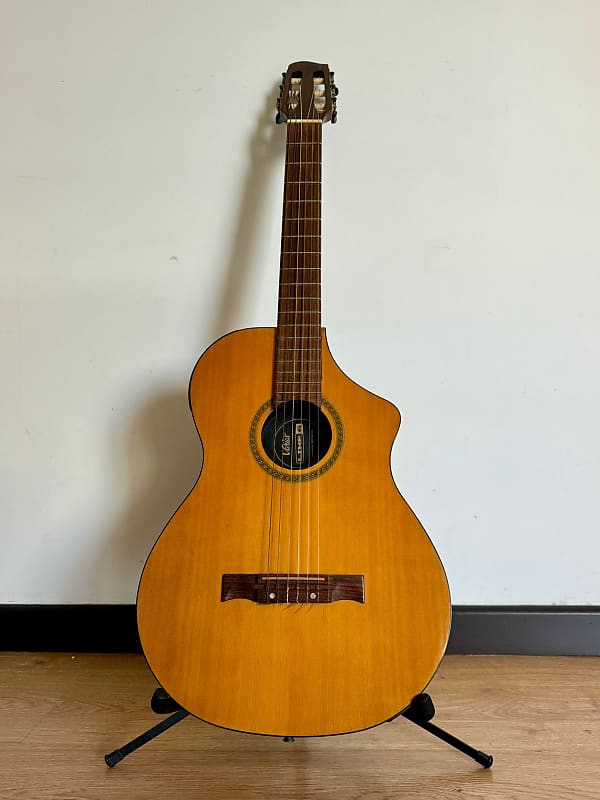 Line 6 VARIAX Acoustic 300 - Natural | Reverb