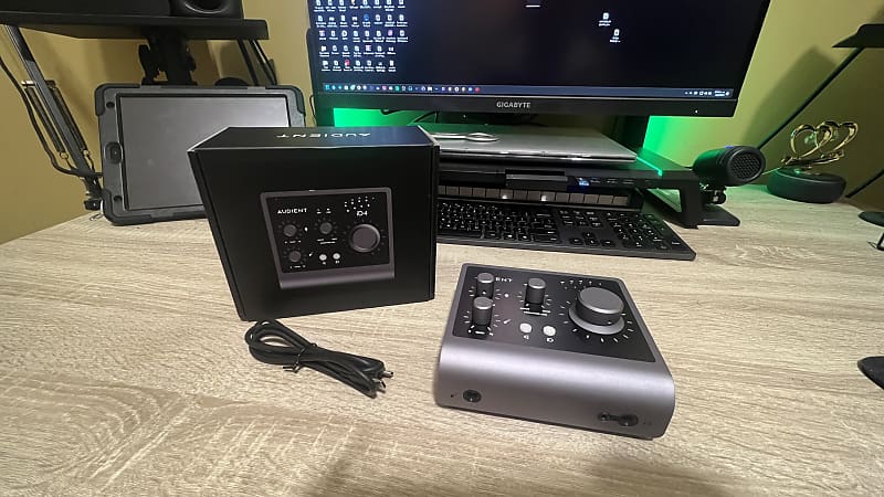 Audient iD4 MKII USB-C Audio Interface + CASE | Reverb