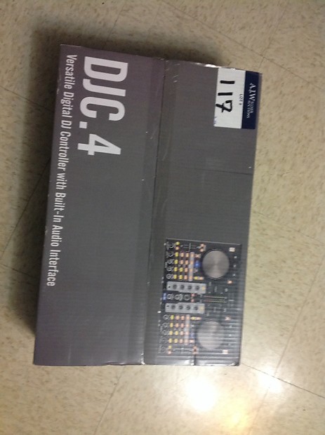 Stanton DJC.4 - Digital DJ Controller with Built-In Audio | Reverb UK