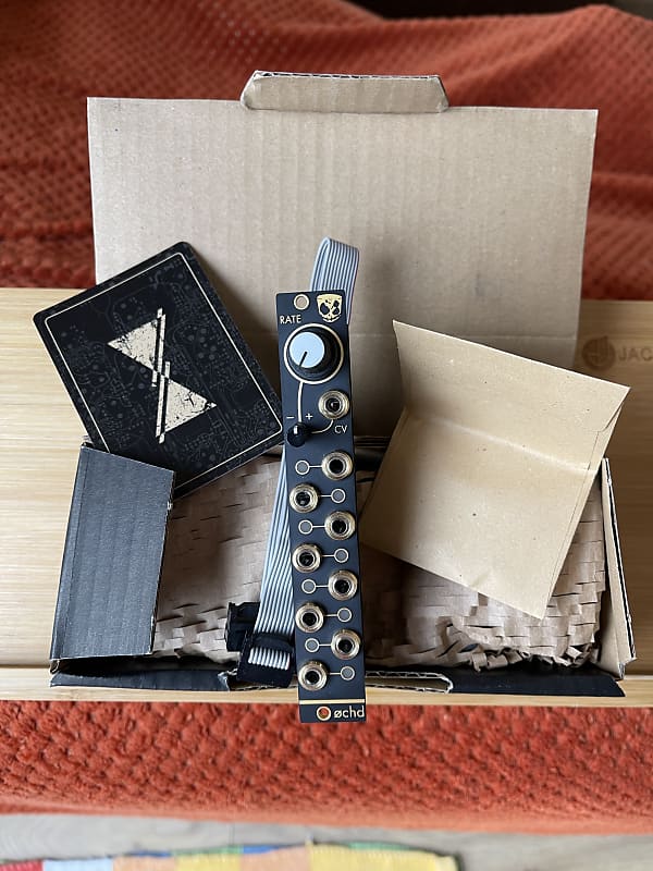 Instruo Divkid Ochd Analogue Modulation Source 8 x LFO | Reverb Canada