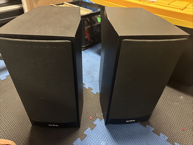 Infinity R162 pair of bookshelf speakers | Reverb