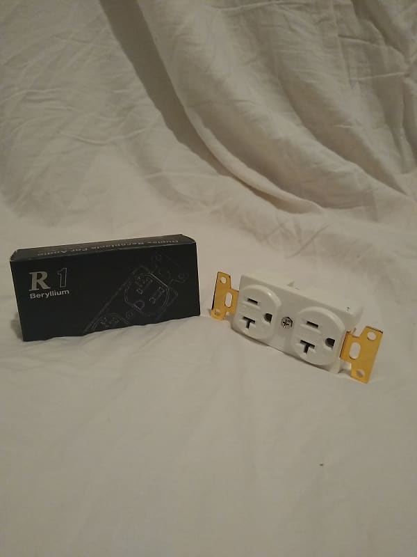 oyaide R1 wall outlet Beryllium Copper Platinum us socket | Reverb