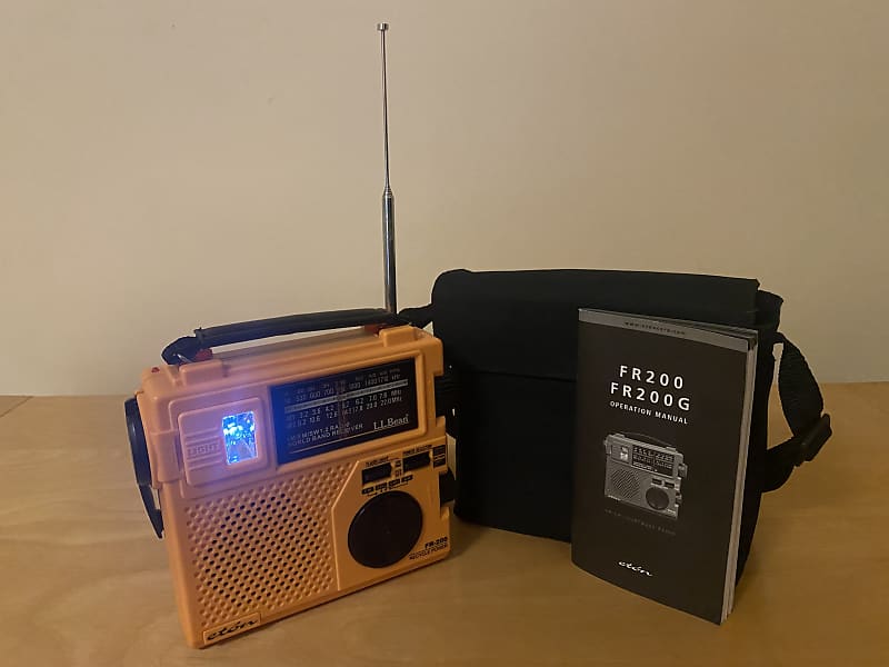 L.L Bean Eton FR200 Hand Powered Radio with Built-in Light in | Reverb