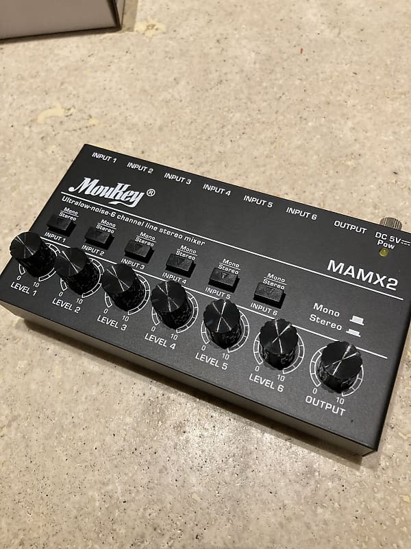 MouKey 6-channel stereo/mono line mixer | Reverb UK