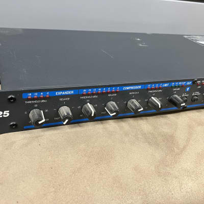 Symetrix 425 dual channel compressor/limiter/expander | Reverb