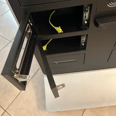 Digital Touchscreen Interactive Display Unit w/ CellPhone | Reverb