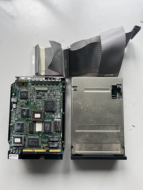 E-MU Systems Emax II (Hard drive + Floppy Disc) | Reverb