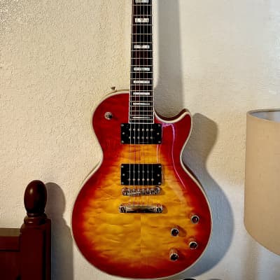 Epiphone Les Paul Custom Electric Guitar Cherry Sunburst Epiphone Les Paul Custom Electric Guitar Cherry Sunburst