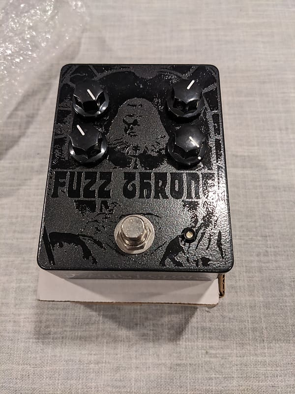 Magic Pedals Fuzz Throne Blackout | Reverb