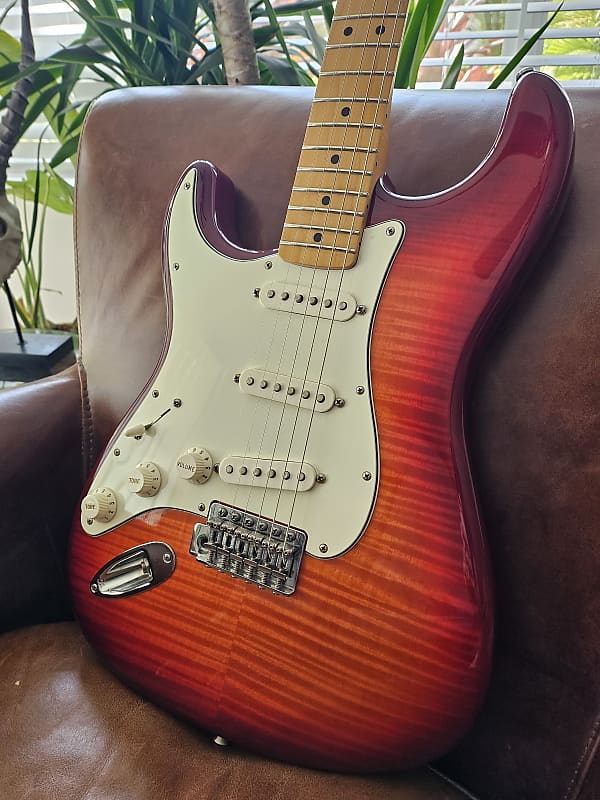 Fender Plus Top strat LEFTY Stratocaster 2000's - Cherry | Reverb